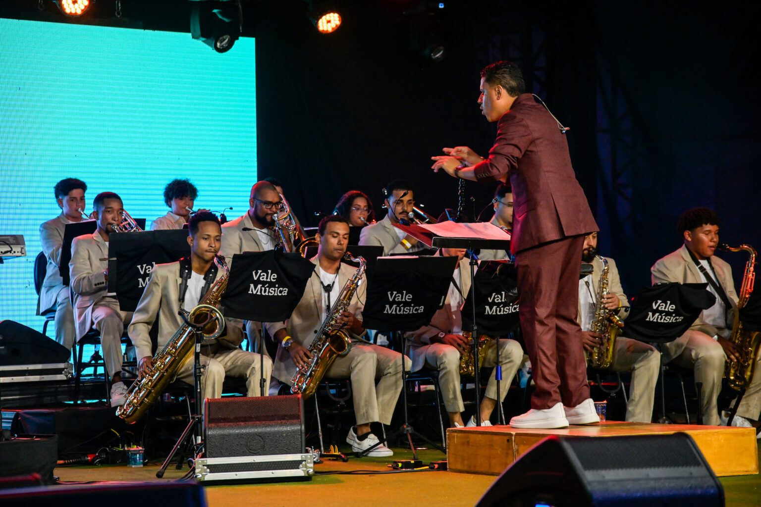 Vale Música Jazz Band lança álbum em concerto gratuito na Praia da ...